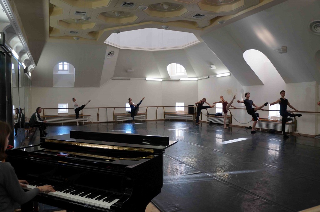 The Bolshoi Ballet | Globe Dancer